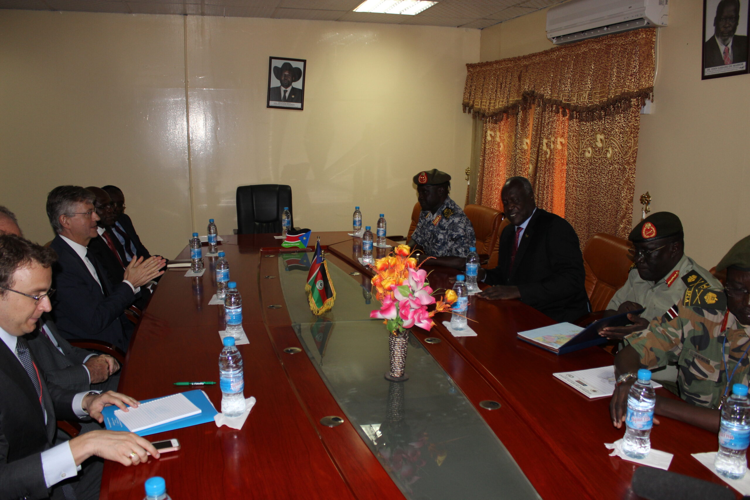Visiting top UN official discusses security situation with defense ...