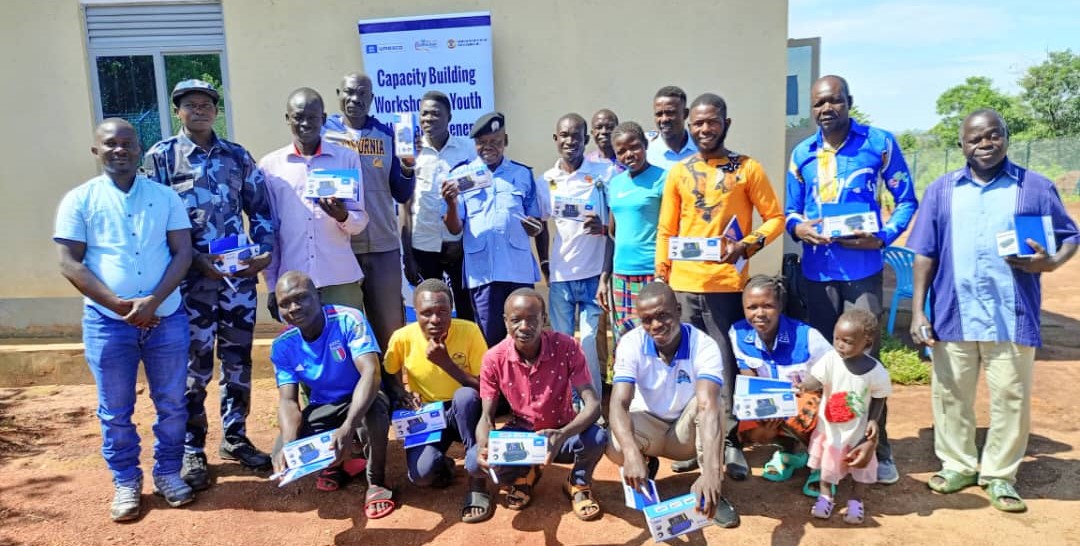 UNESCO gifts Morobo’s Iyete FM listeners with radio sets - Radio Tamazuj