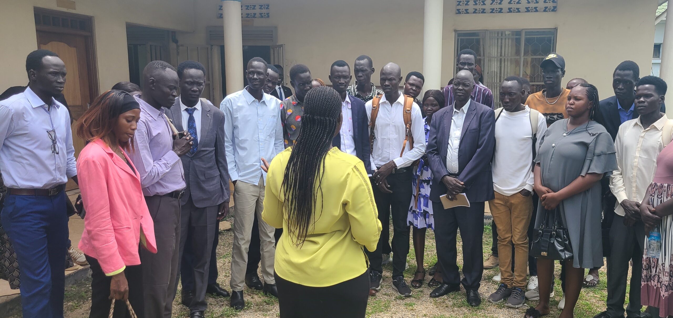 University of Juba journalism students tour community radio station for ...
